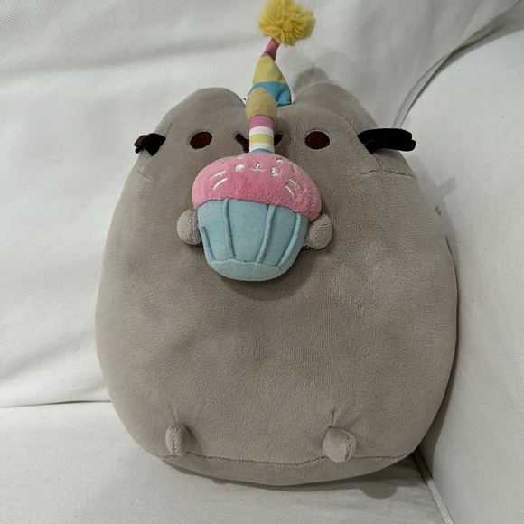 Pusheen | Toys | Gund Pusheen Cat With Cupcake Stuffed Animal Plush Toy ...